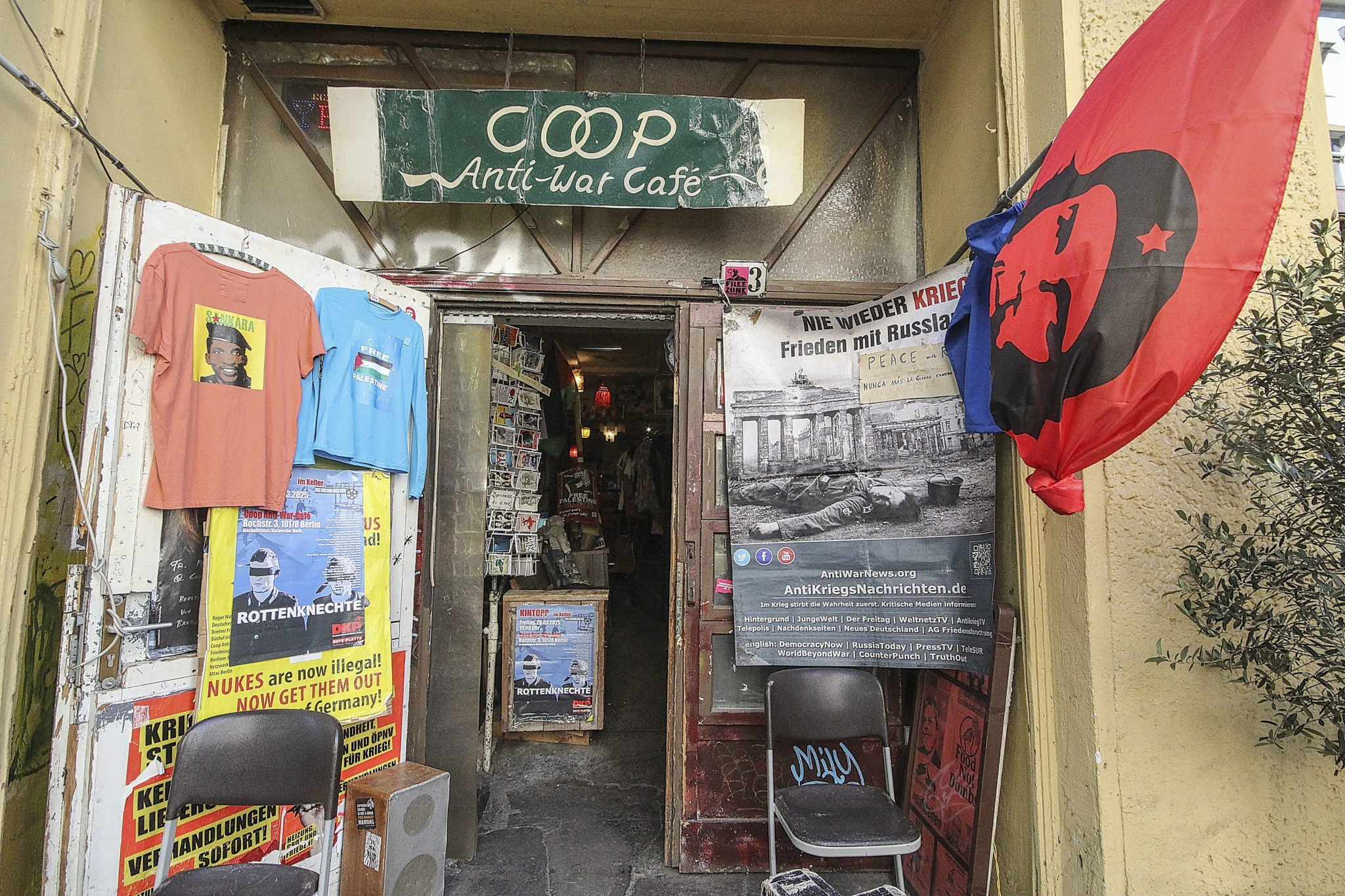 Ein Besuch im Anti-War-Cafe